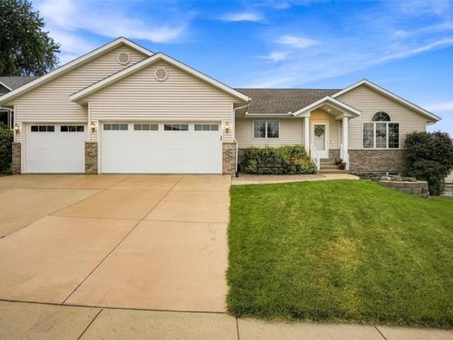 1319 Jackson Woods Ct NW, Cedar Rapids, IA 52405