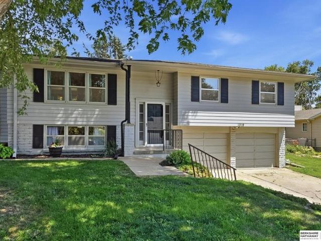 1319 S 165th St, Omaha, NE 68130