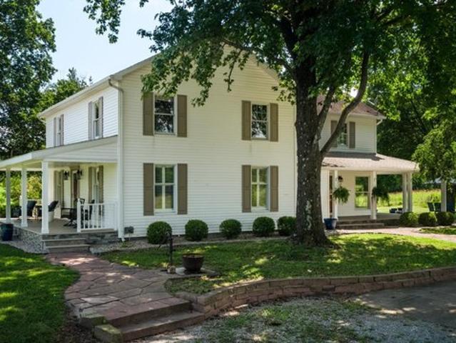 1319 Union Hill Rd, Carbondale, IL 62903
