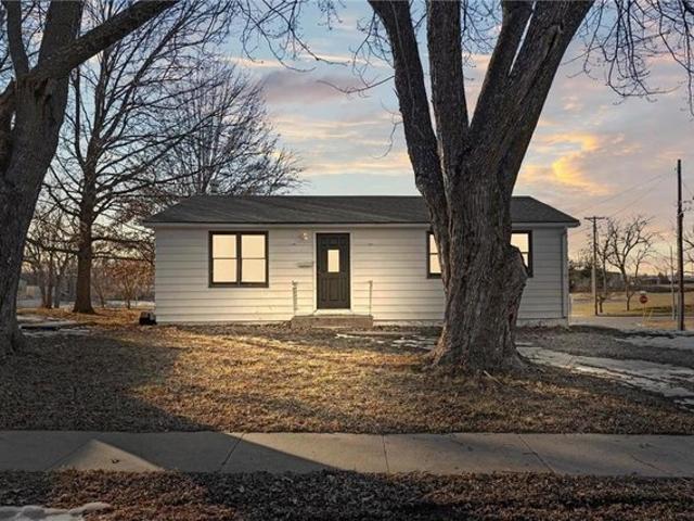 13100 6th St, Grandview, MO 64030
