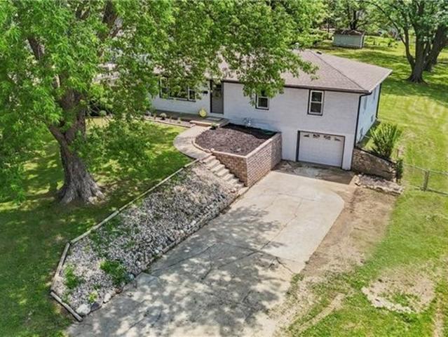 13101 NW Porter Rd, Parkville, MO 64152