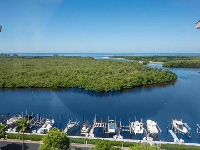 13105 Vanderbilt Dr #207, Naples, FL 34110