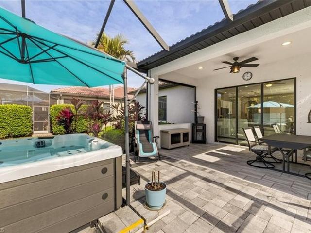 1310 Manado Dr, Naples, FL 34113