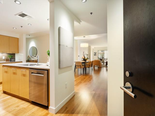 1310 nw naito pkwy # 706a