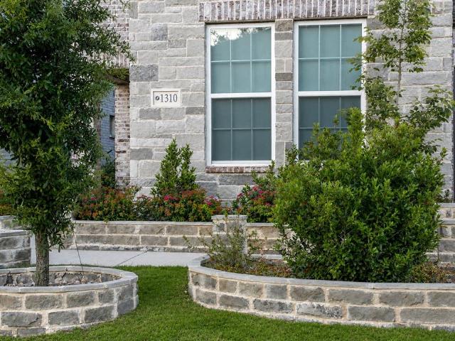 1310 Crescent Lane