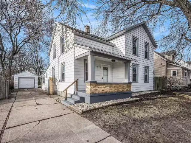 1310 Crosby St NW, Grand Rapids, MI 49504 MLS 25011017