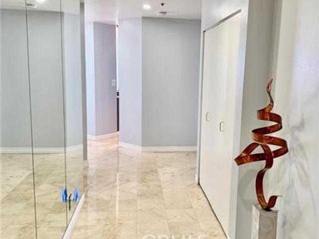 1310 E Ocean 906
