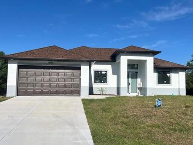 1310 Hibiscus Ave, Lehigh Acres, FL 33972