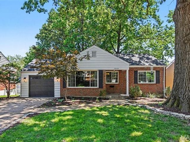 1310 Lanvale Dr, Webster Groves, MO 63119