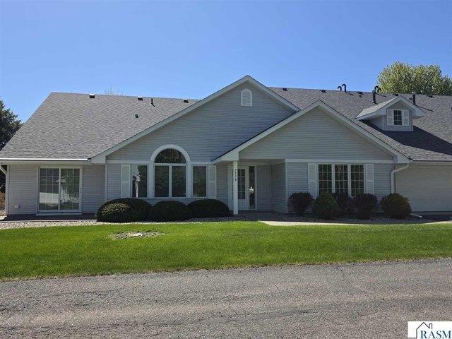 1310 Pine Pointe Curv, Saint Peter, MN 56082