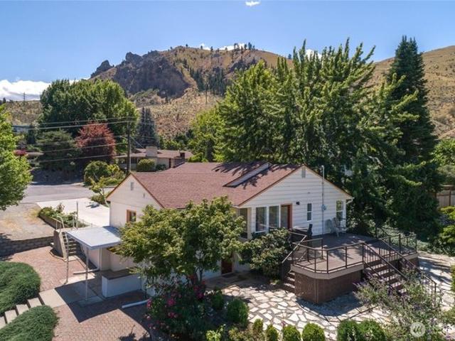 1310 Red Apple Rd, Wenatchee, WA 98801