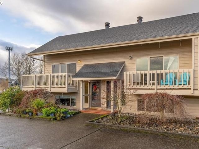 1310 River Rd Apt 9, Longview, WA 98632
