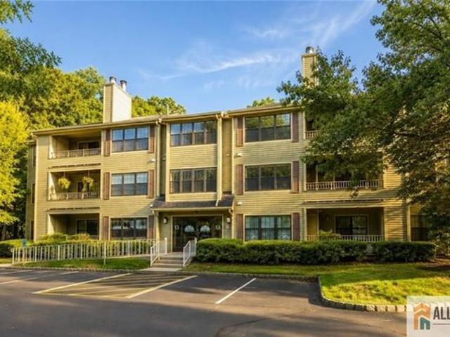 1310 Stoneridge Cir, Helmetta, NJ 08828