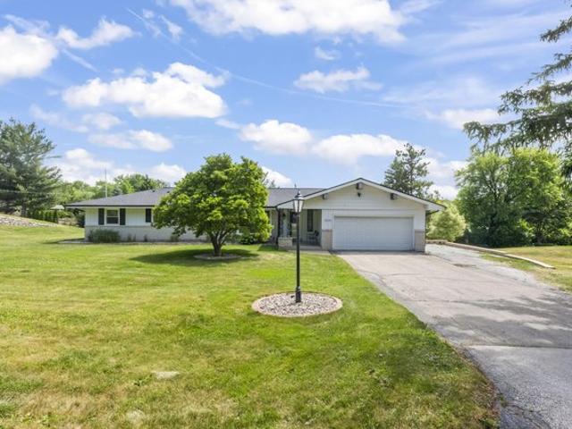 1310 Sunnycrest Dr, Brookfield, WI 53186
