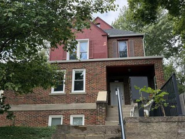 1310 S 31st St, Omaha, NE 68105