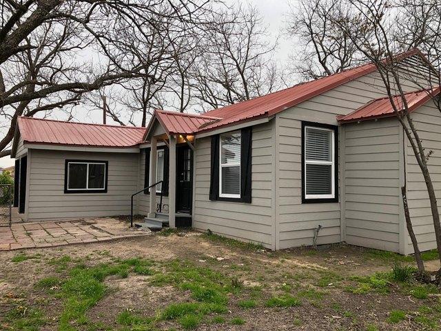1310 S 5th St, Bonham, TX 75418
