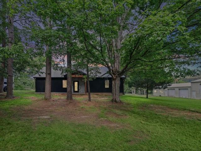 1310 S Rocky Comfort Rd, Makanda, IL 62958
