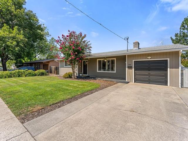 1310 SE Perry St, Grants Pass, OR 97526