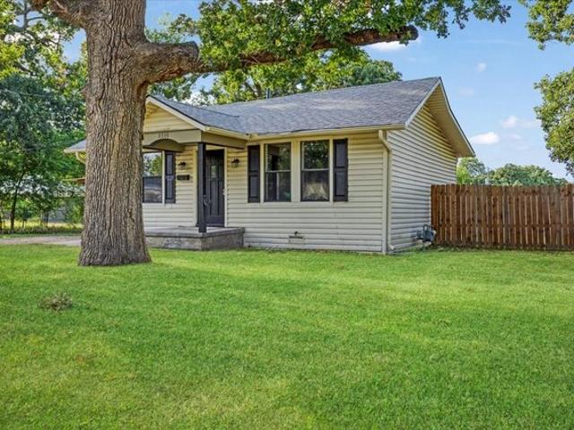1310 W Laurel St, Sherman, TX 75092