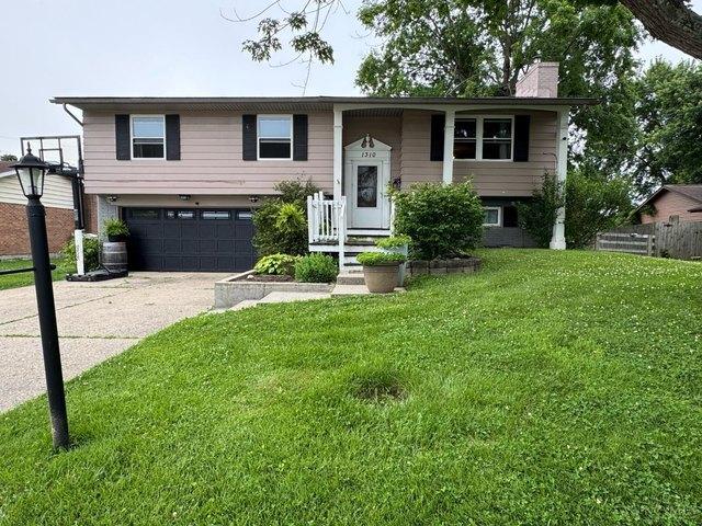 1310 Westmoor Dr, Wilmington, OH 45177
