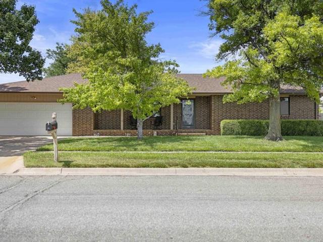 1310 Wheatland Dr, Hutchinson, KS 67502