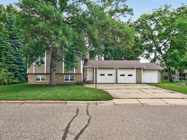 1310 Woods Cir, Buffalo, MN 55313