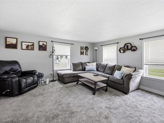 1310 8th St, Marion, IA 52302