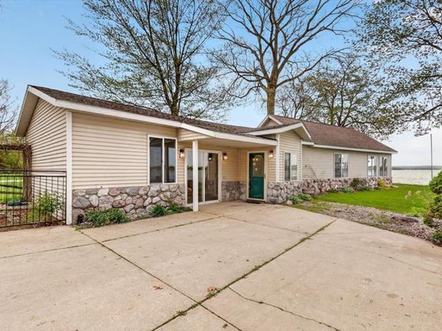 13117 Lakeshore Dr, Shelbyville, MI 49344