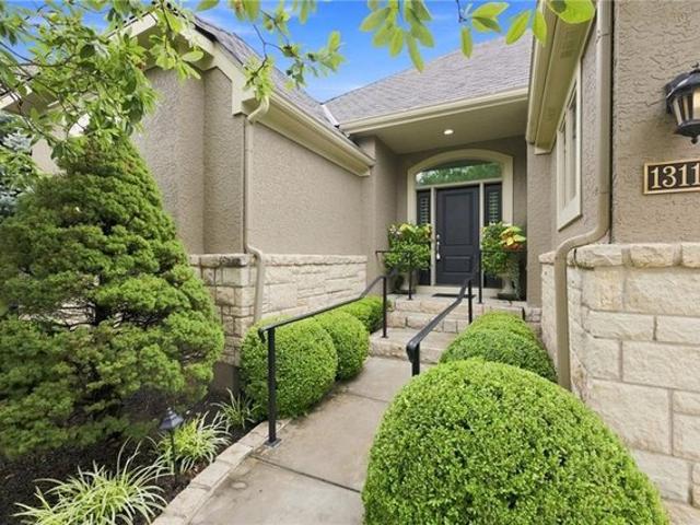 13117 Reeds St, Leawood, KS 66209