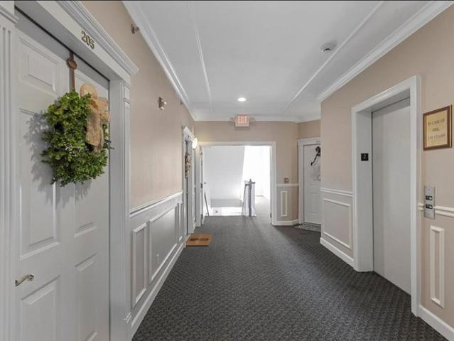13115 Mill Crossing Ct Apt 303, Creve Coeur, MO 63141