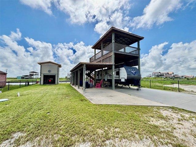 1311 Mabry St, Gilchrist, TX 77617