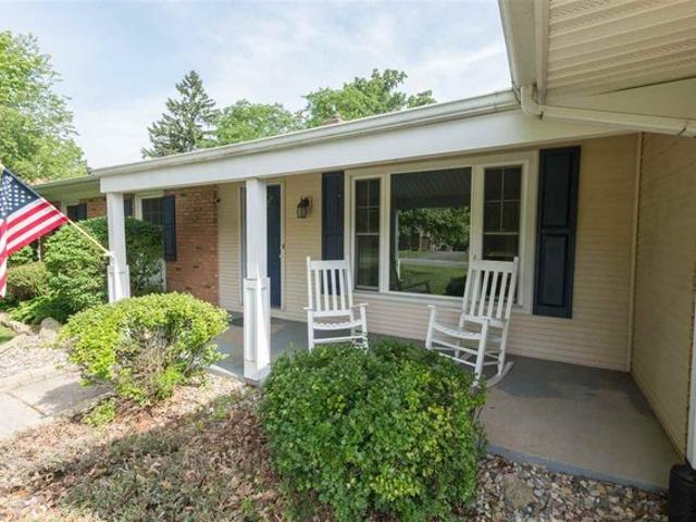 1311 Berkshire Dr, South Bend, IN 46614