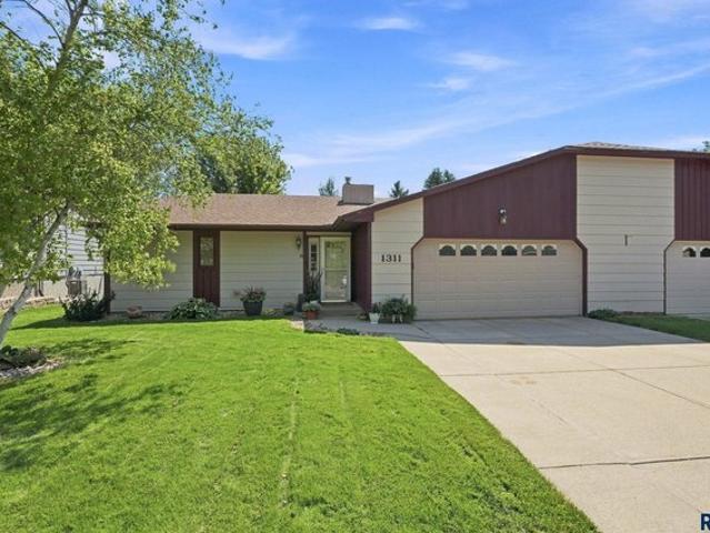 1311 E 54th St, Sioux Falls, SD 57103