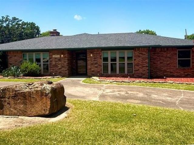 1311 Hillcrest Dr, Henryetta, OK 74437
