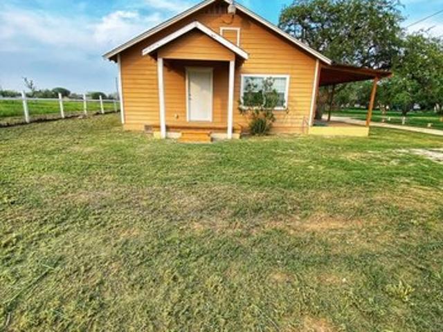 1311 Pine St, Floresville, TX 78114