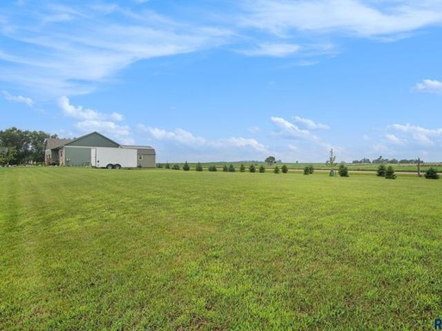 1311 S Lynn Ave, Montrose, SD 57048