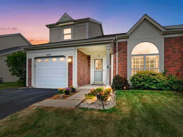 1311 Trinity Dr, Carol Stream, IL 60188