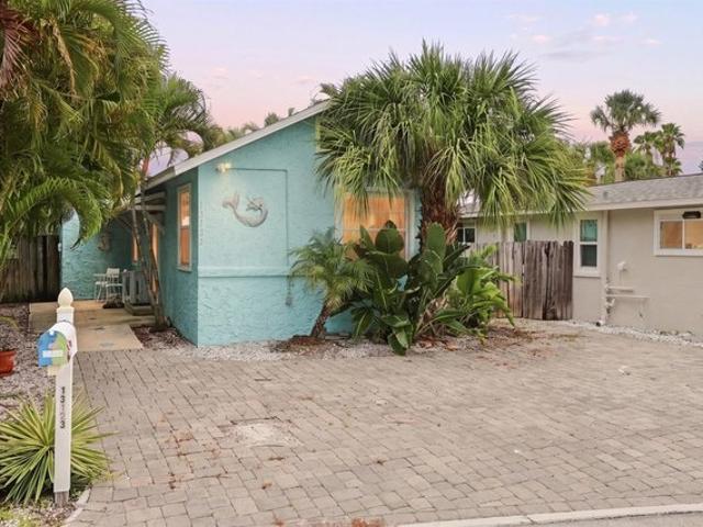 13123 4th St E, Madeira Beach, FL 33708