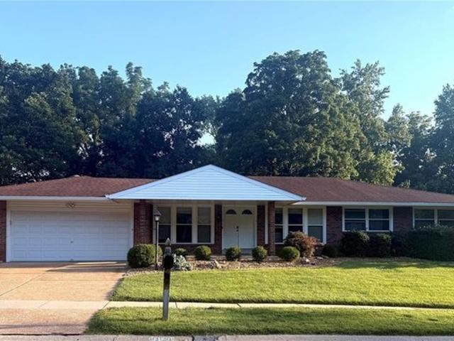 13120 Greenbough Dr, Saint Louis, MO 63146