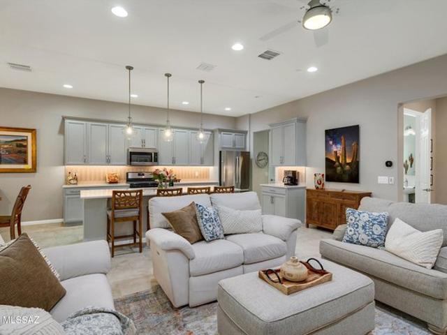 13121 N Humphreys Peak Dr, Oro Valley, AZ 85755