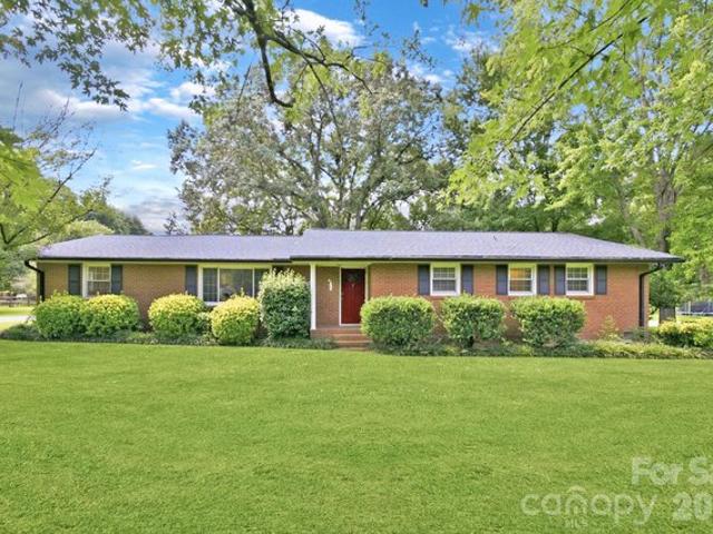 13128 Blacksmith Ct, Matthews, NC 28105