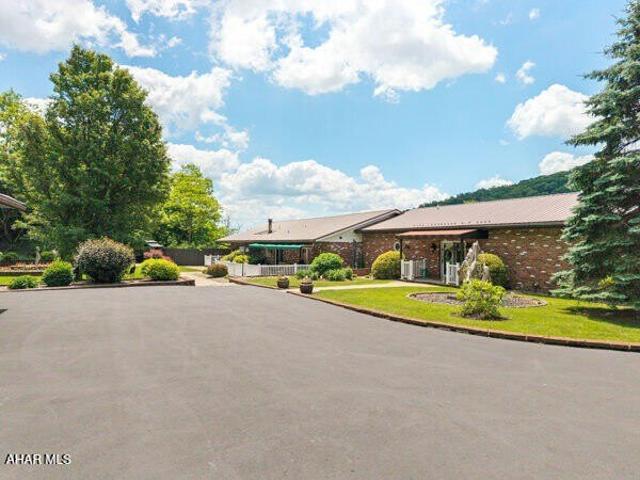 1312 Mill Run Rd, Altoona, PA 16601