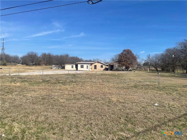 1312 N US Highway 281