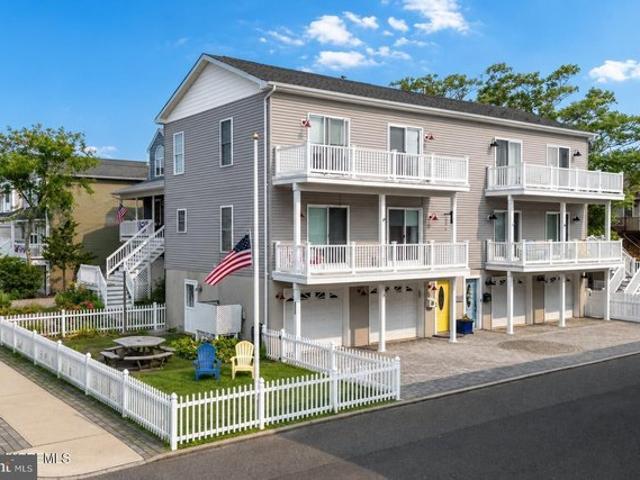 1312 Berkeley Ln, Seaside Park, NJ 08752