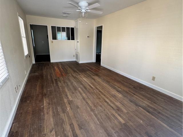 1312 E Mistletoe Avenue