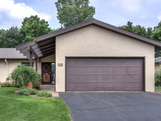 1312 Knollwood Trl, Altoona, WI 54720