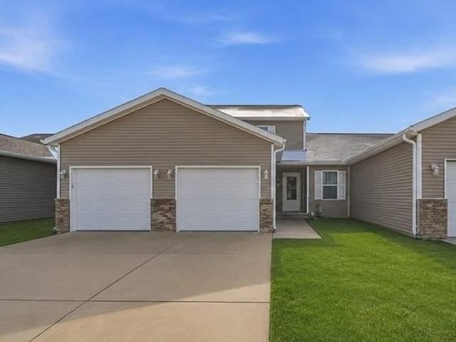 1312 Lois Ln, Waterloo, IA 50702
