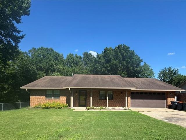 1312 Ridgewood Dr, Russellville, AR 72801