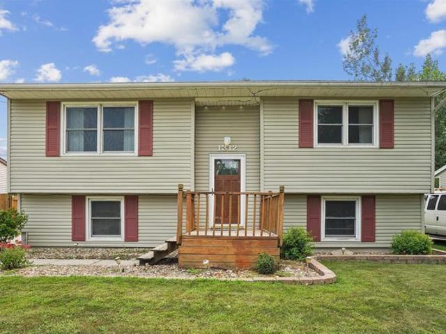 1312 Roosevelt St, Waterloo, IA 50707