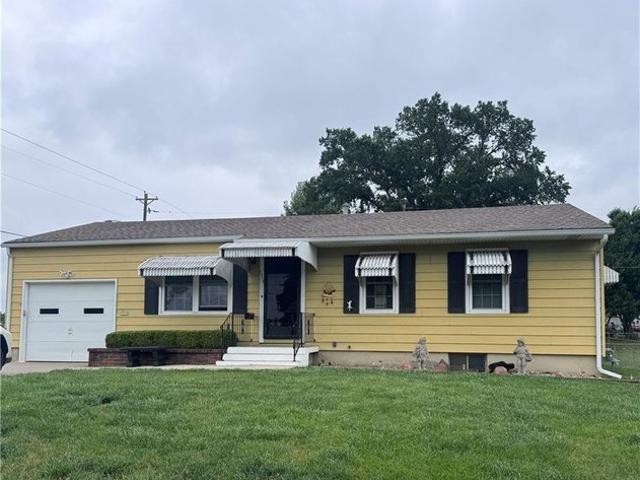1313 N Cedar Crest Dr, Independence, MO 64056